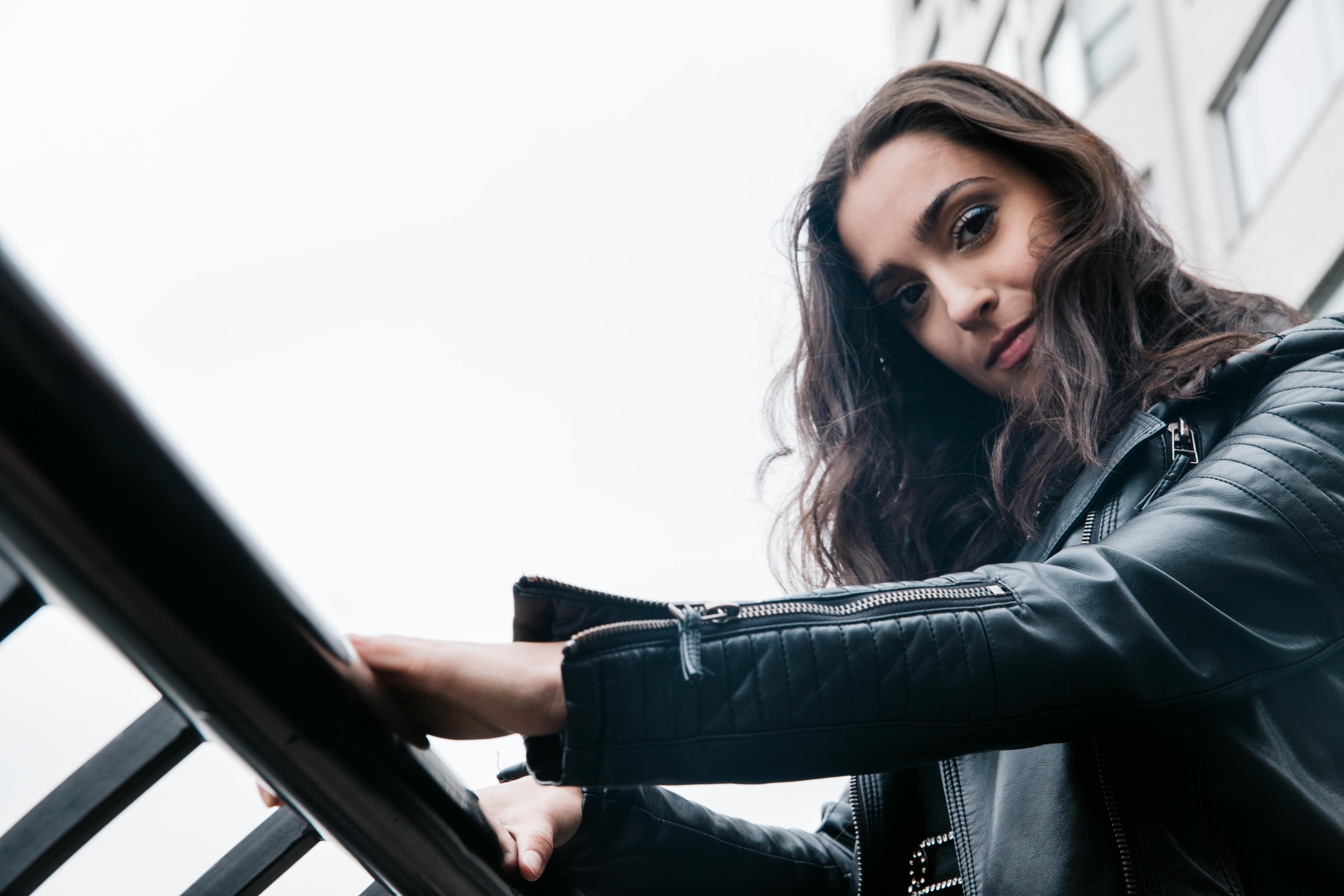 Introducing: Sydney Lauren - Lady With a Body - Lefuturewave