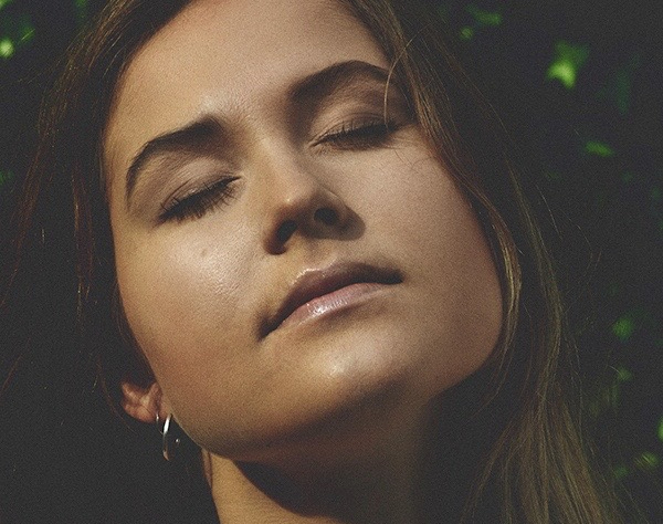 Introducing: Amalie Bryde - Remote Control - Lefuturewave