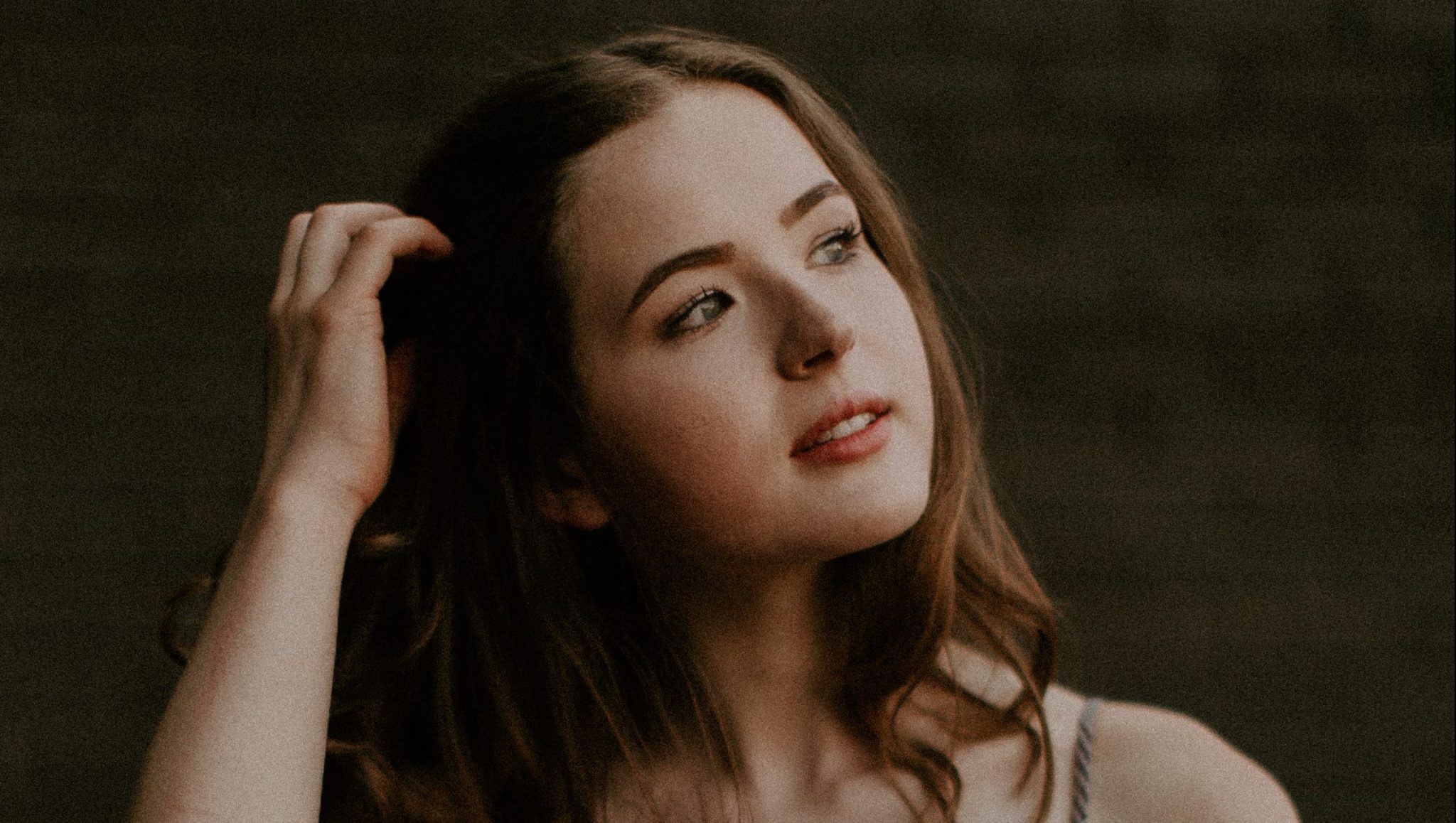 Alison Albrech - Red Dress - Lefuturewave