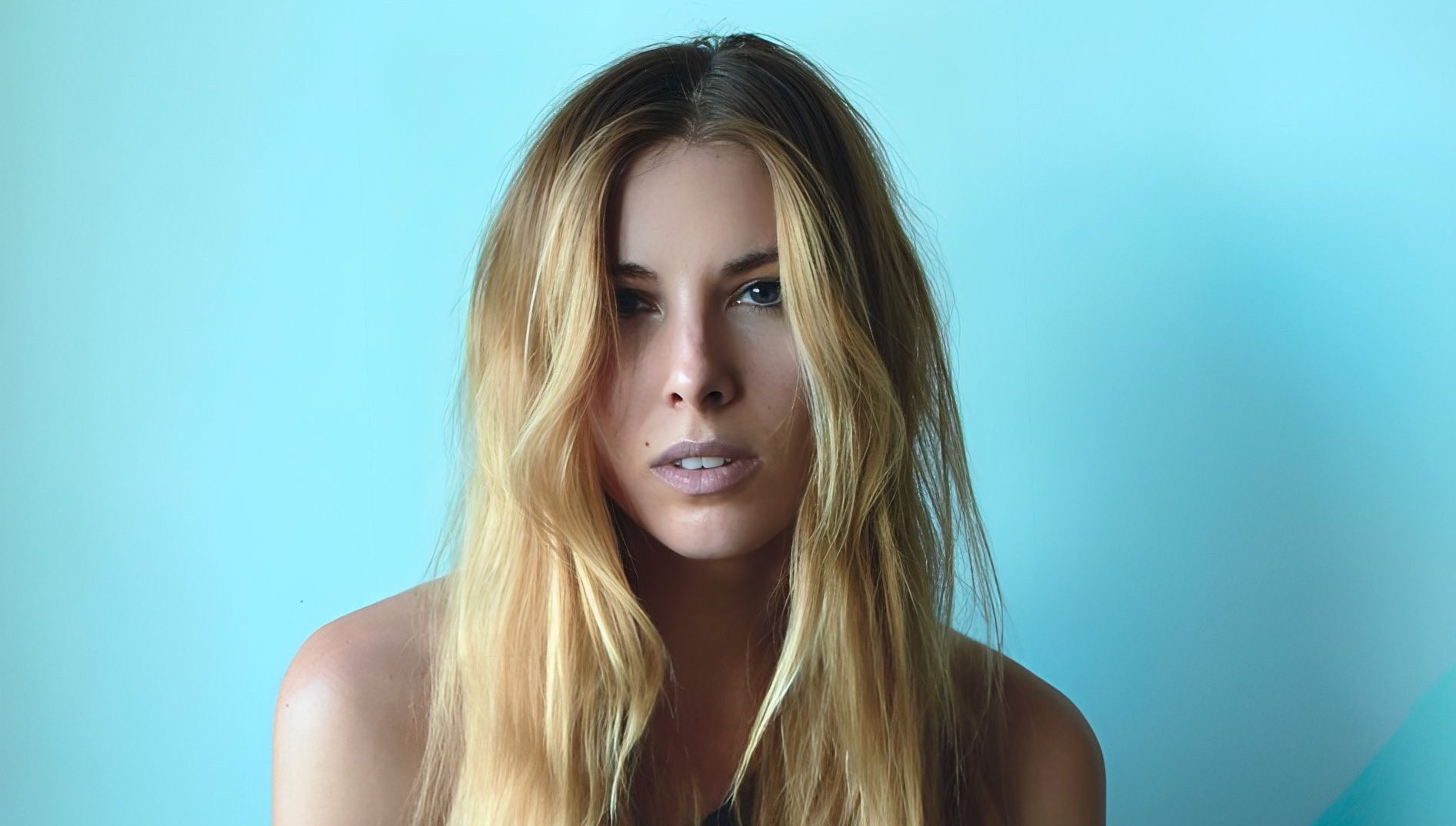 Emily Brooks - Feel good - Lefuturewave