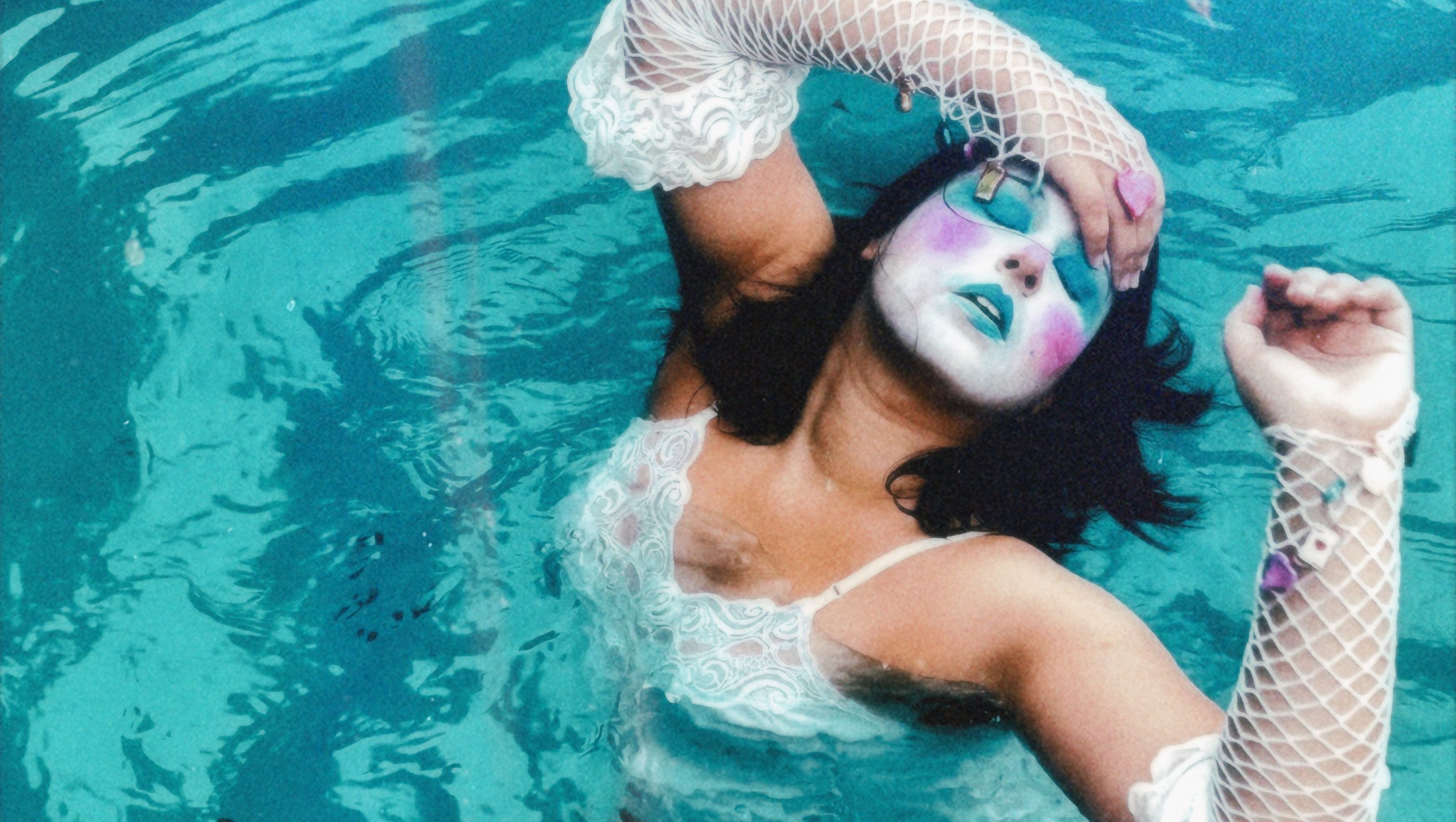 Gracie Martin - twenty one - Lefuturewave