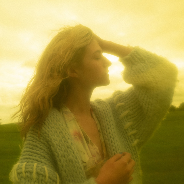 Ava Valianti - Buttercups - Lefuturewave